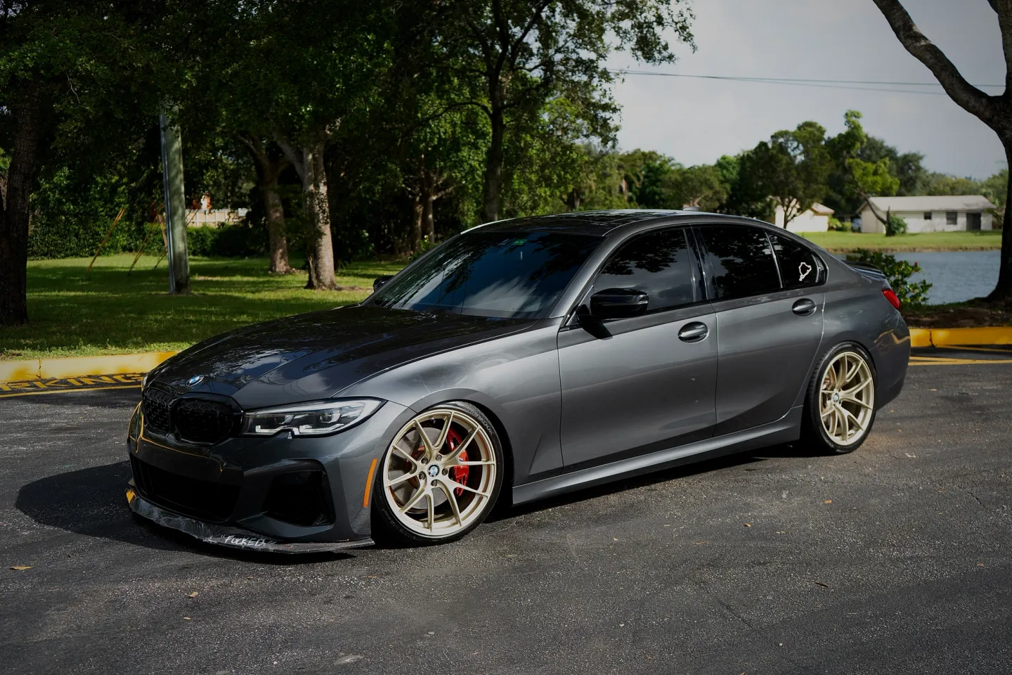 BMW G20 Sedan 3 Series with 19" VS-5RS Wheels in Motorsport Gold