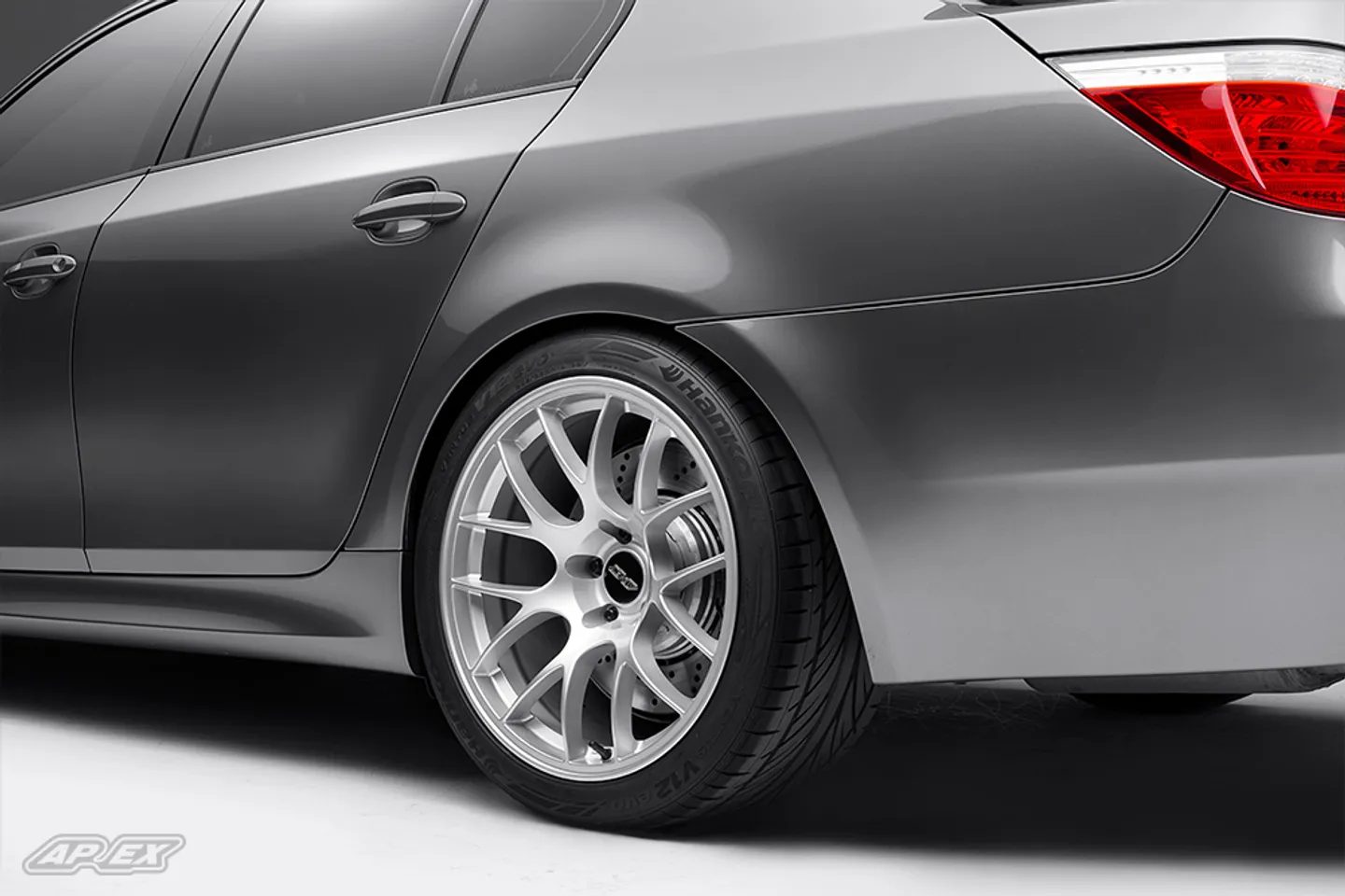 BMW E60 M5 with 19" EC-7 Wheels in Race Silver