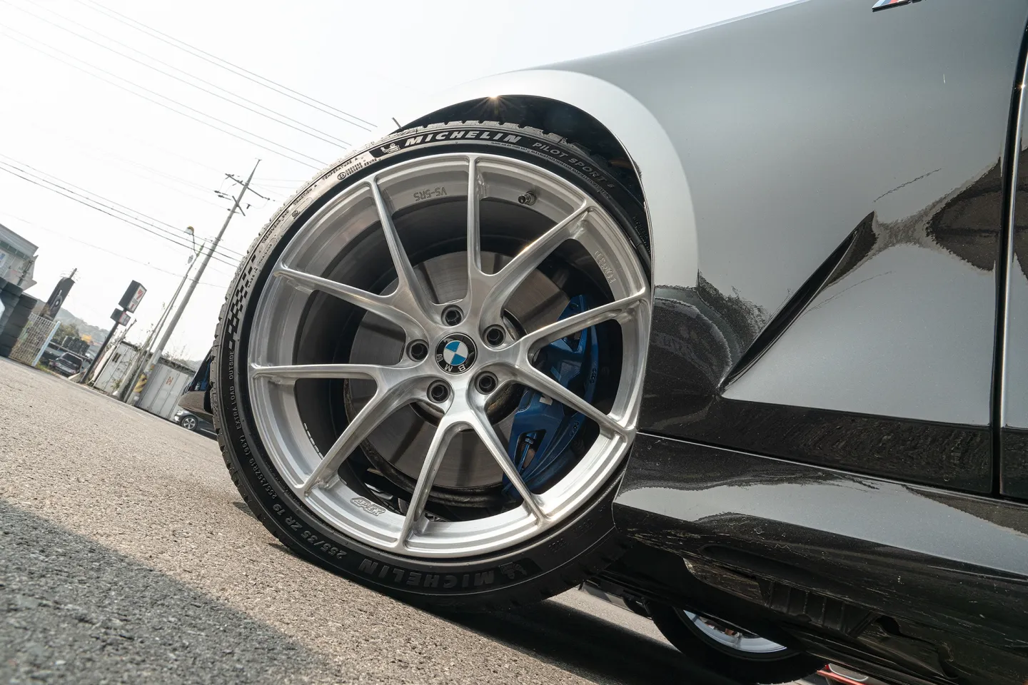 BMW G20 Sedan 3 Series with 19" VS-5RS Wheels in Brushed Clear