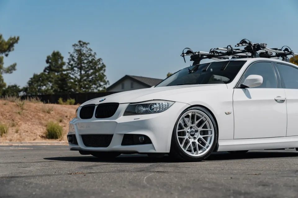 BMW E90 LCI Sedan 3 Series with 18" ARC-8 Wheels in Hyper Silver