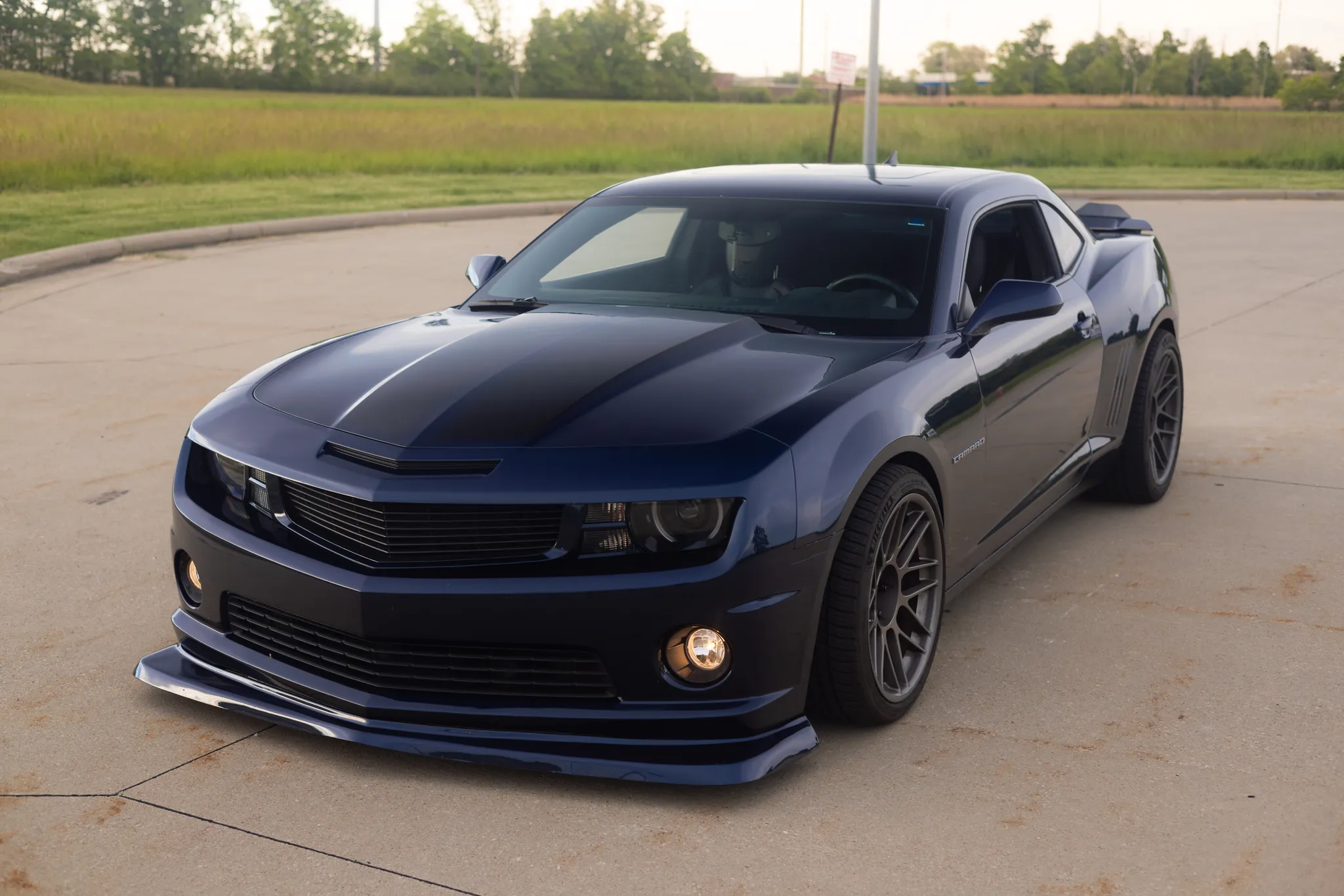 Chevrolet 5th Gen Camaro SS with 19" ARC-8 Wheels in Anthracite