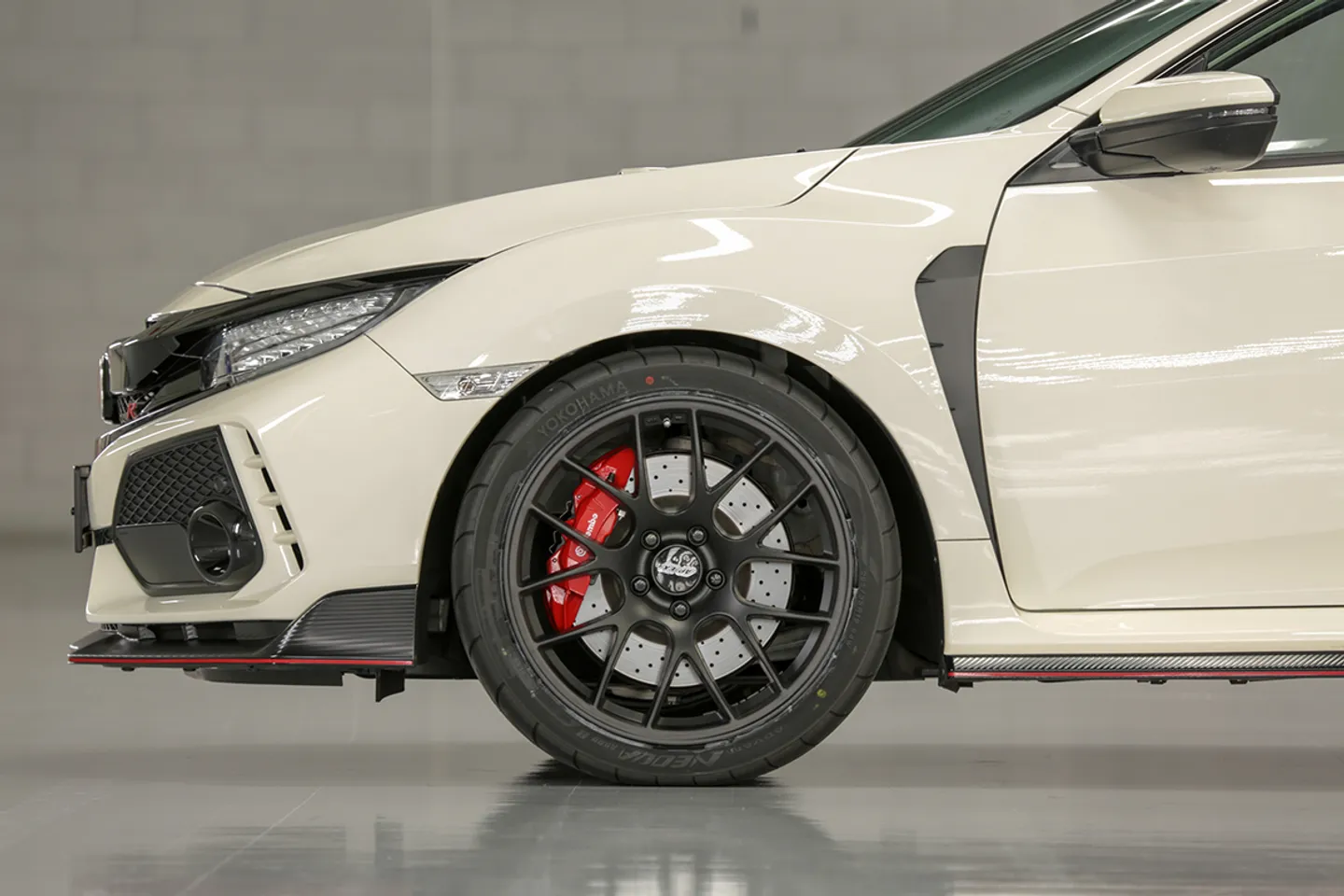 Tegiwa's Type-R Track Car Featuring 19" EC-7 Wheels