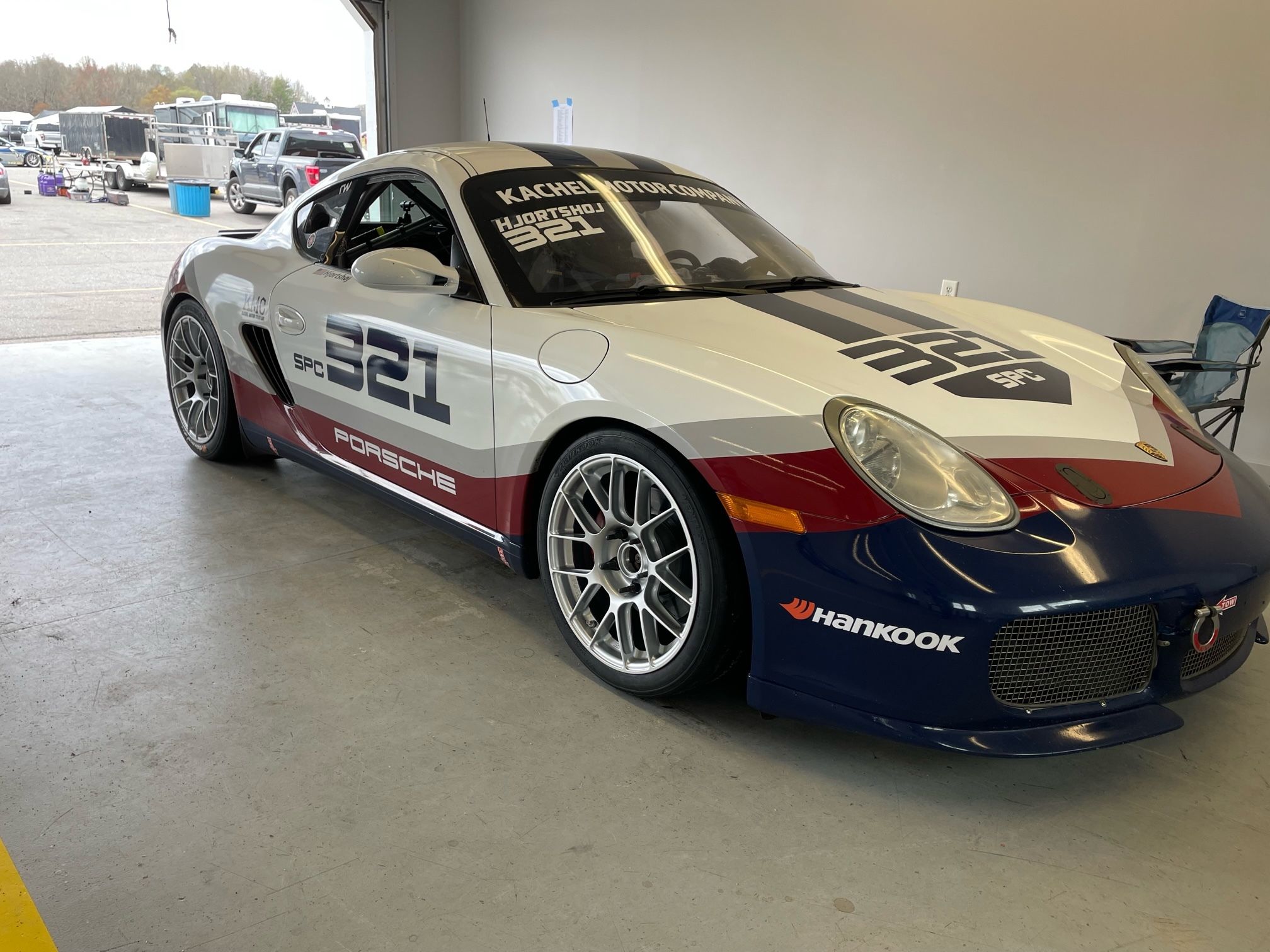 Porsche 987 Spec Cayman (SPC) with 18" EC-7RS Wheels in Race Silver