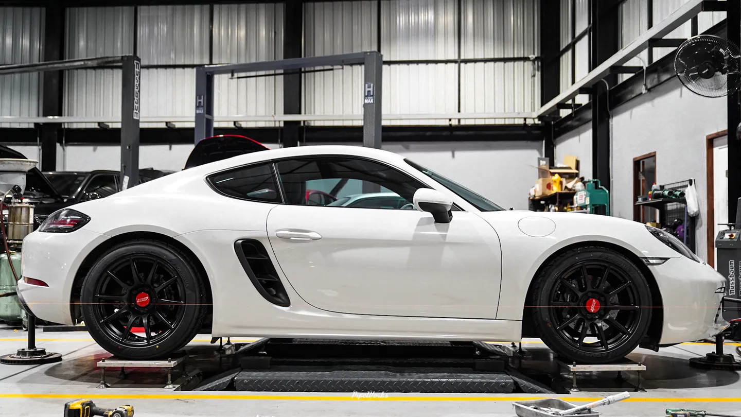 Porsche 718 Cayman Base with 18" SM-10 Wheels in Satin Black