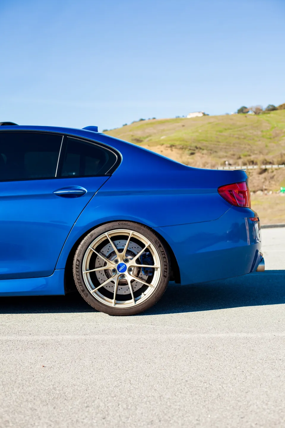 BMW F10 M5 with 20" VS-5RS Wheels in Motorsport Gold