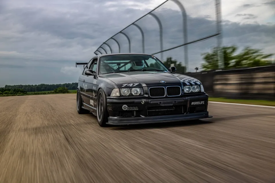 BMW E36 M3 with 17" ARC-8 Wheels in Hyper Black