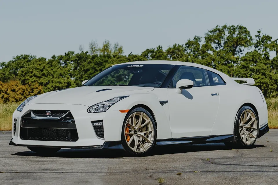 Nissan R35 GT-R Base with 20" VS-5RS Wheels in Motorsport Gold
