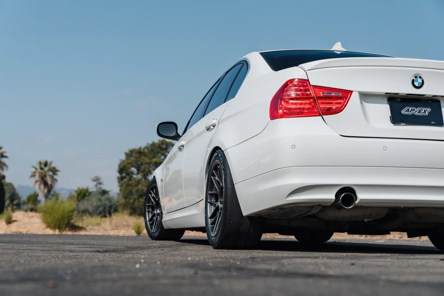 BMW E90 LCI Sedan 3 Series with 17" ARC-8RT Wheels in Anthracite