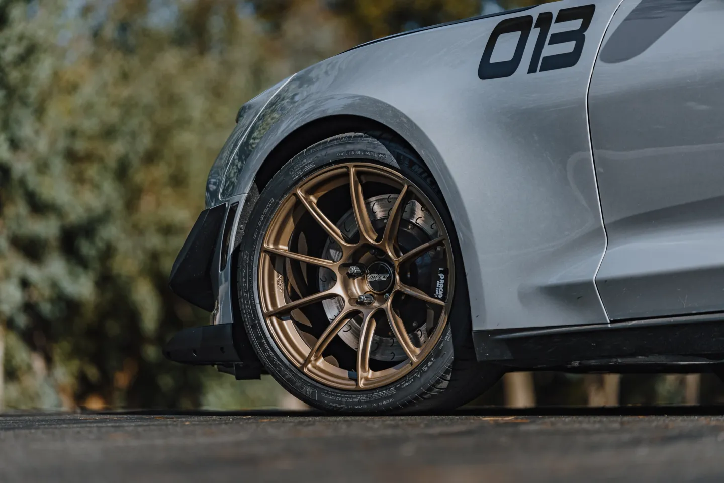 Chevrolet 6th Gen Camaro ZL1 1LE with 19" SM-10RS Wheels in Satin Bronze