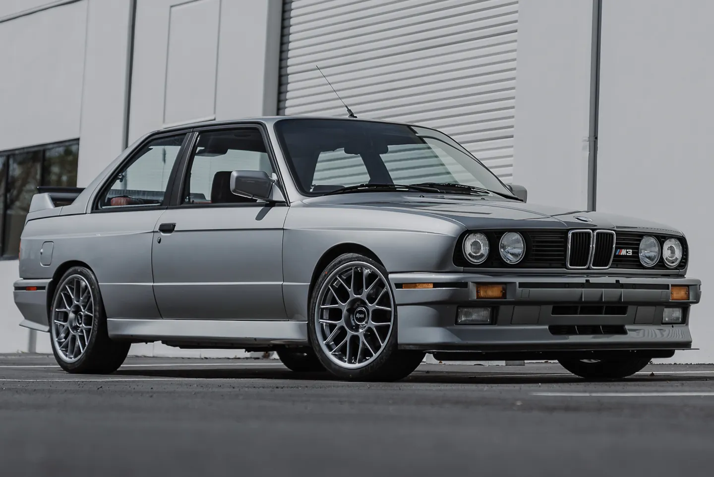 BMW E30 M3 with 17" ARC-8 Wheels in Hyper Black