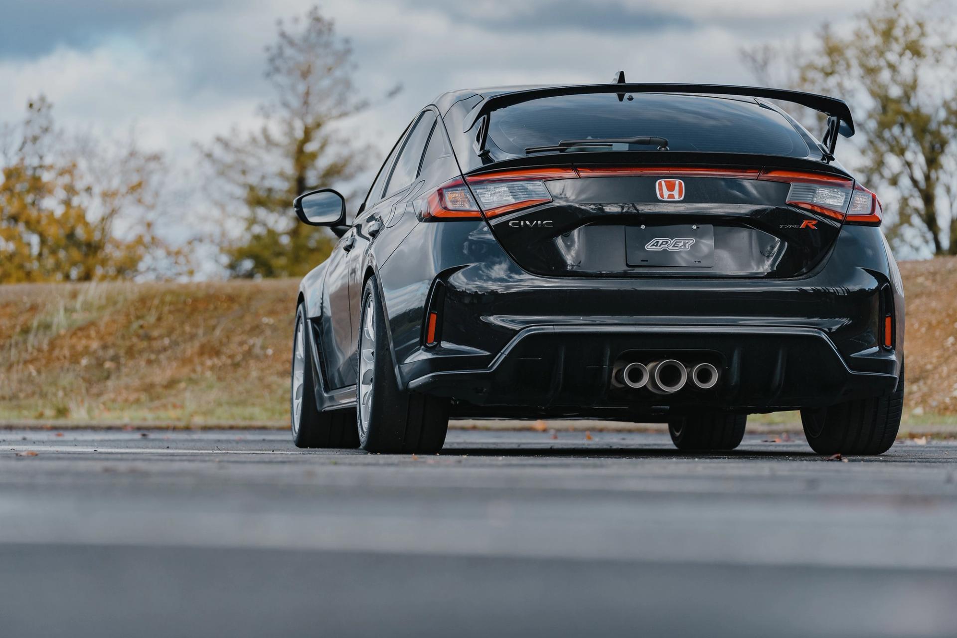 Honda FL5 Civic Type-R with 18" EC-7 Wheels in Race Silver