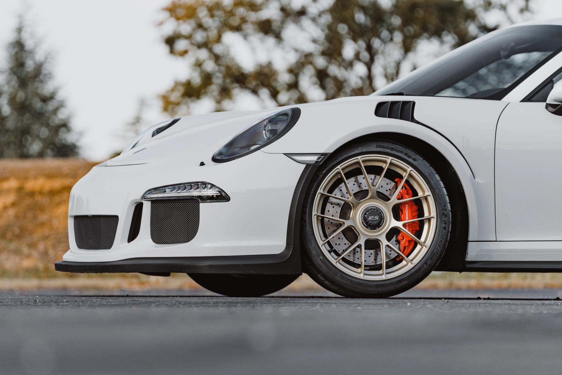 Porsche 911 991.1 GT3 RS with 19" EC-7RS Wheels in Motorsport Gold