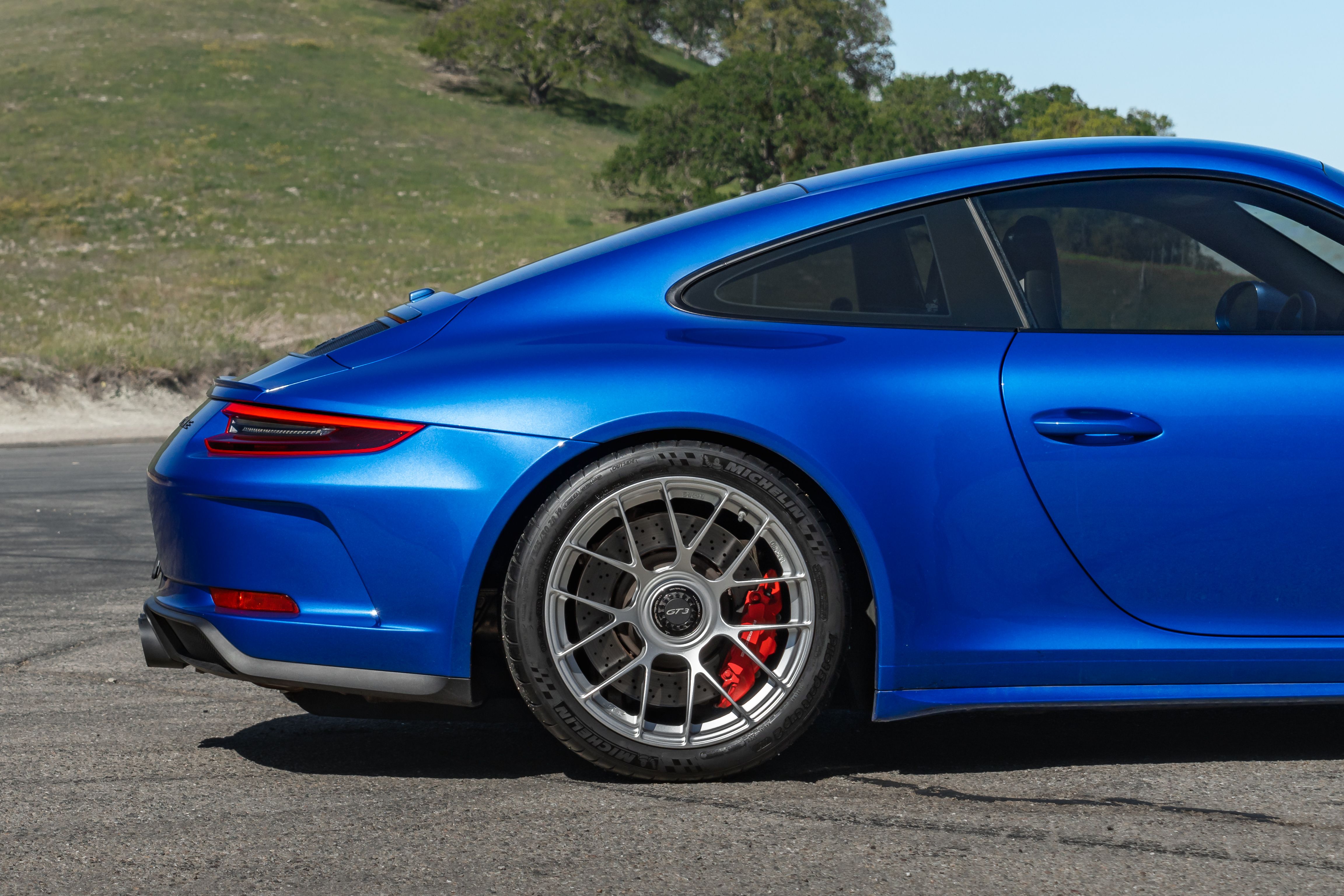 Porsche 911 991.2 GT3 Touring with 19" EC-7RS Wheels in Race Silver