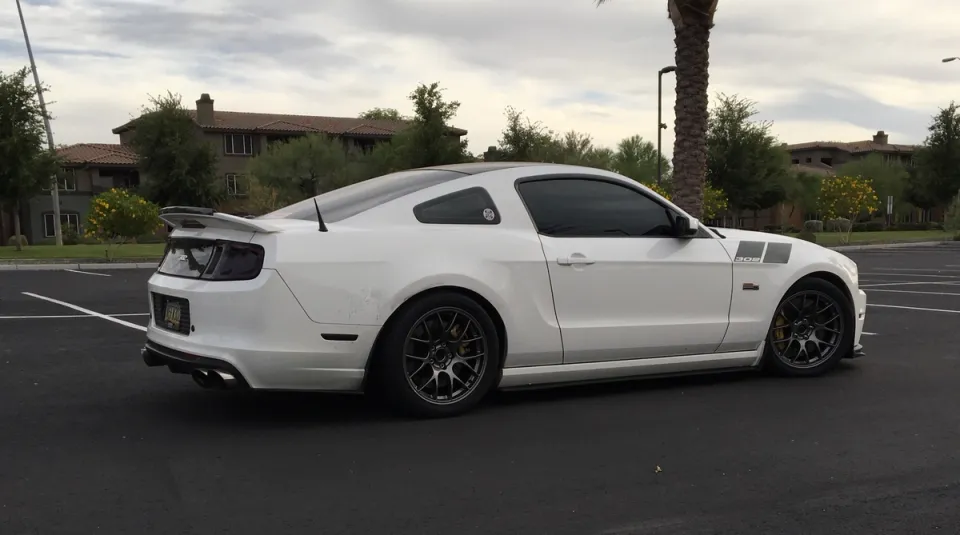 Ford S197 Mustang GT with 18" EC-7 Wheels in Anthracite