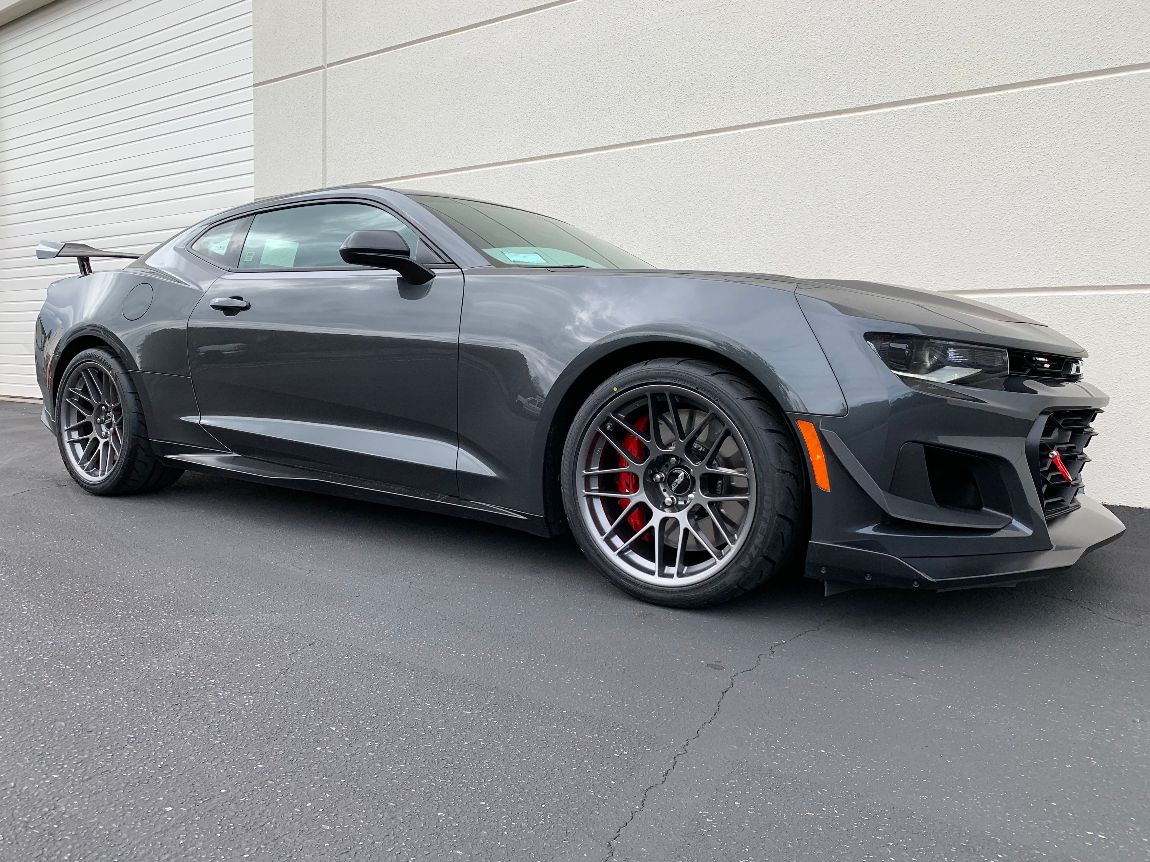 Chevrolet Camaro ZL1 1LE with 19″ APEX ARC-8 Wheels