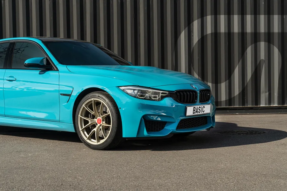 BMW F80 M3 with 19" VS-5RS Wheels in Motorsport Gold