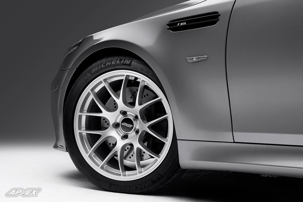 BMW E60 M5 with 19" EC-7 Wheels in Race Silver