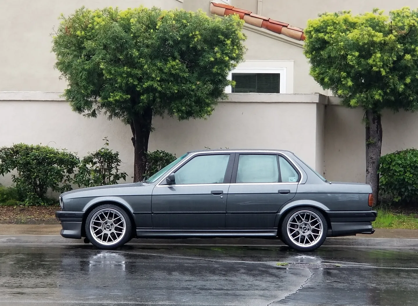 BMW E30 3 Series with 17" ARC-8 Wheels in Hyper Silver