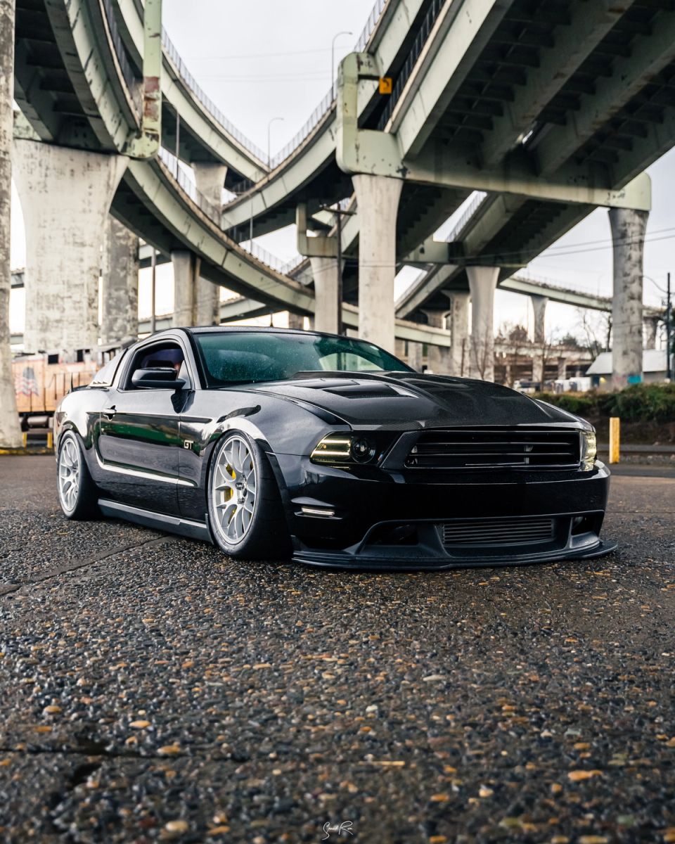 Ford S197 Mustang GT with 18" EC-7 Wheels in Race Silver