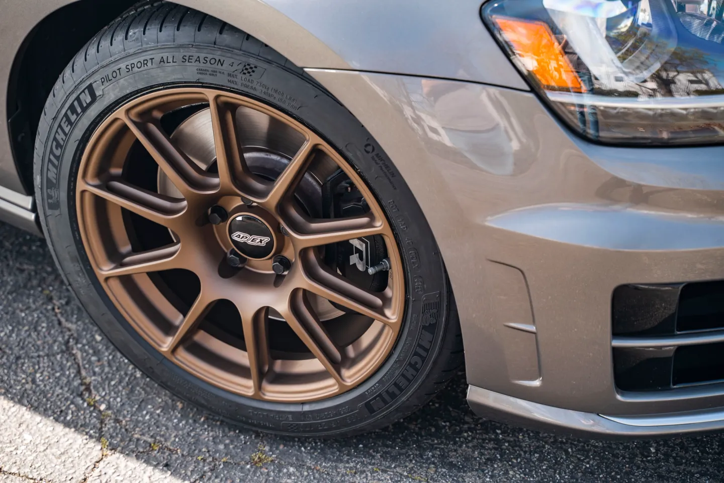 VW MK7 Golf R with 17" SM-10 Wheels in Satin Bronze