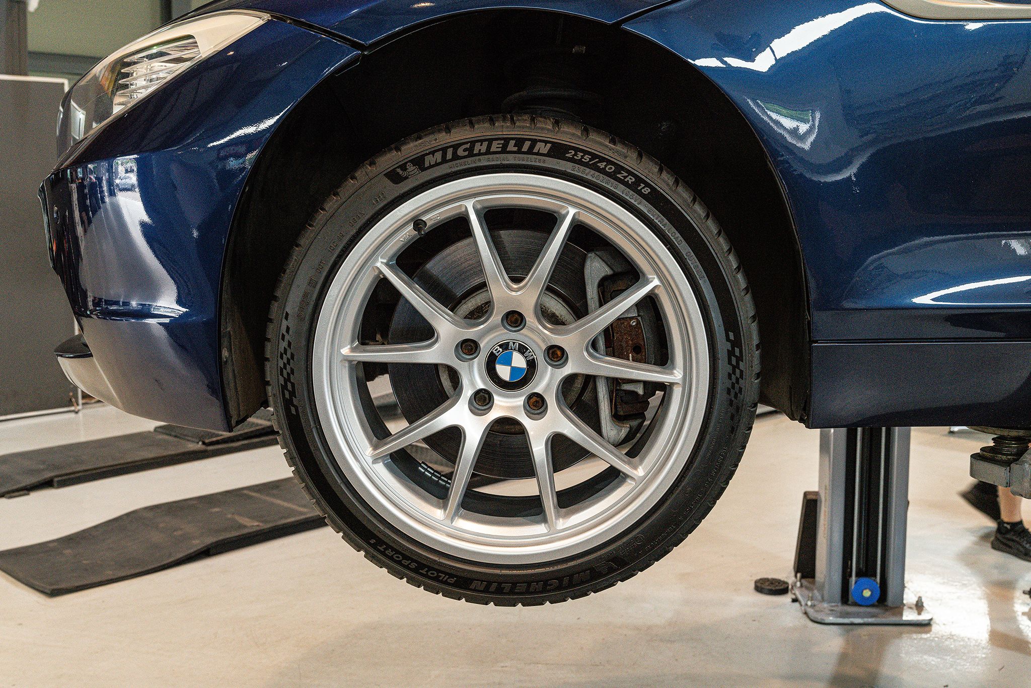 BMW E89 Z4 with 18" FL-5 Wheels in Race Silver