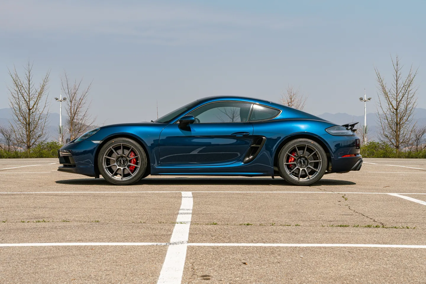 Porsche 718 Cayman GTS 4.0L with 19" SM-10 Wheels in Anthracite