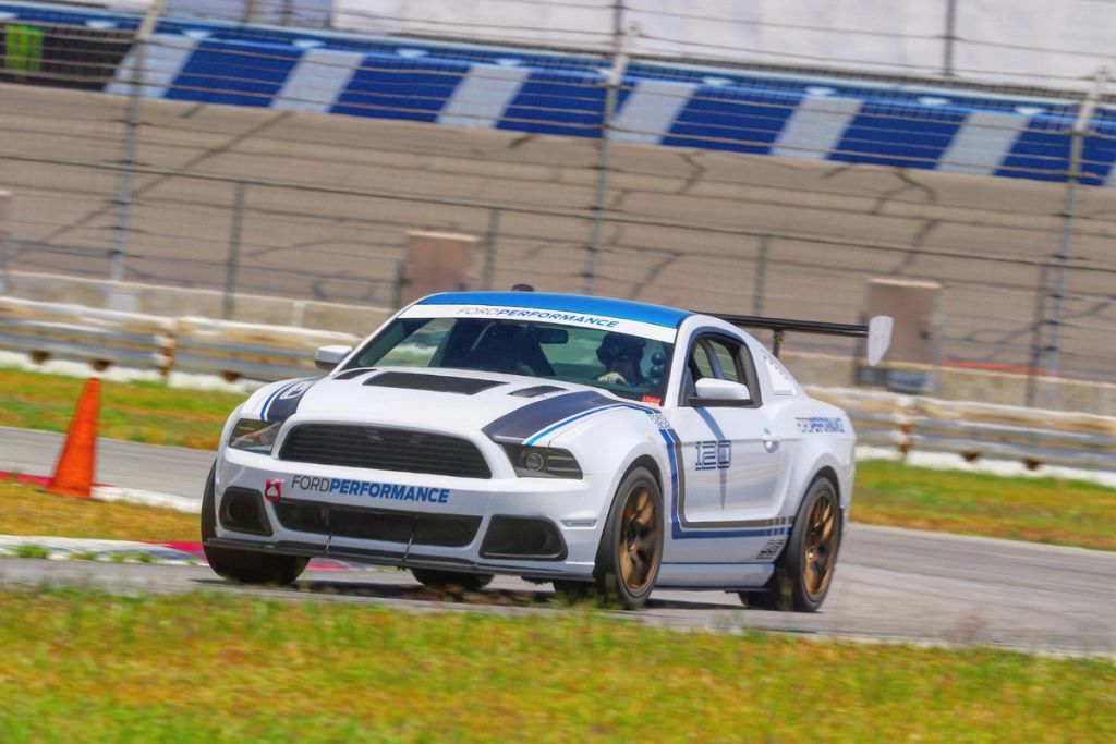Ford S197 Mustang GT with 18" EC-7 Wheels in Satin Bronze