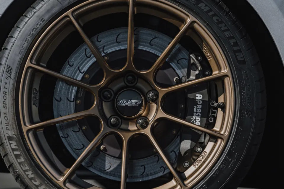 Chevrolet 6th Gen Camaro ZL1 1LE with 19" SM-10RS Wheels in Satin Bronze