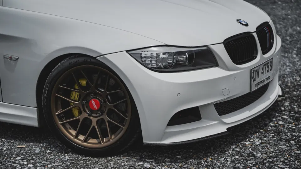 BMW E90 LCI Sedan 3 Series with 18" ARC-8 Wheels in Satin Bronze