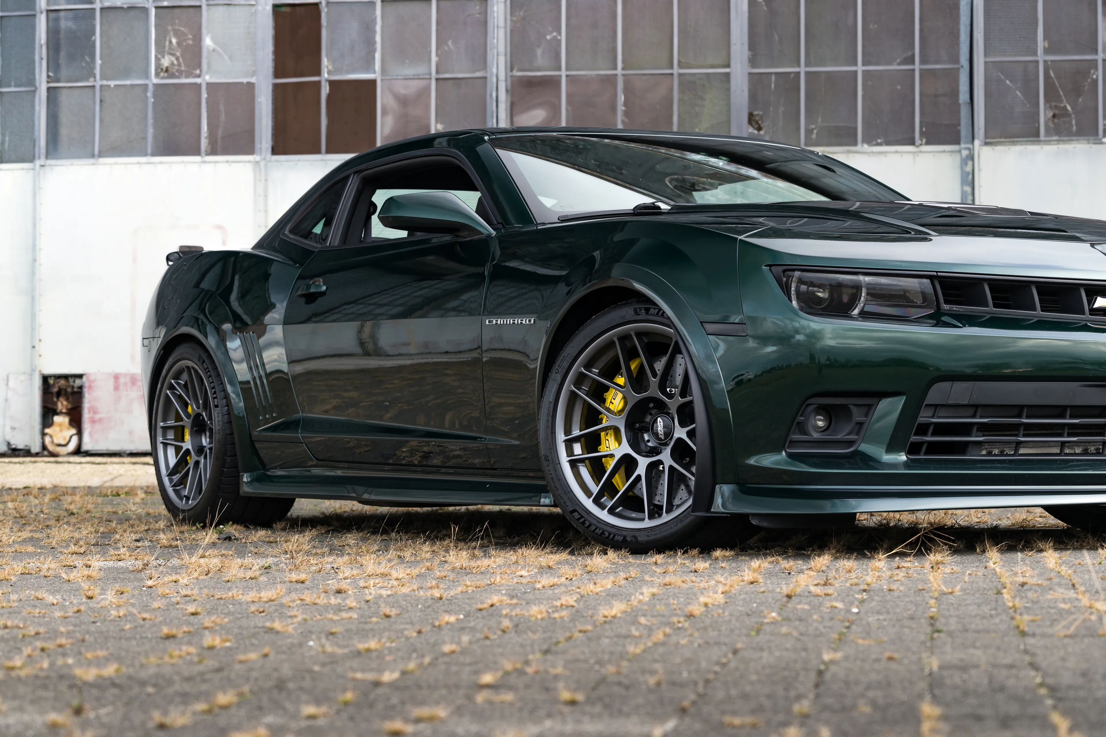 Chevrolet 5th Gen Camaro SS with 19" ARC-8 Wheels in Anthracite