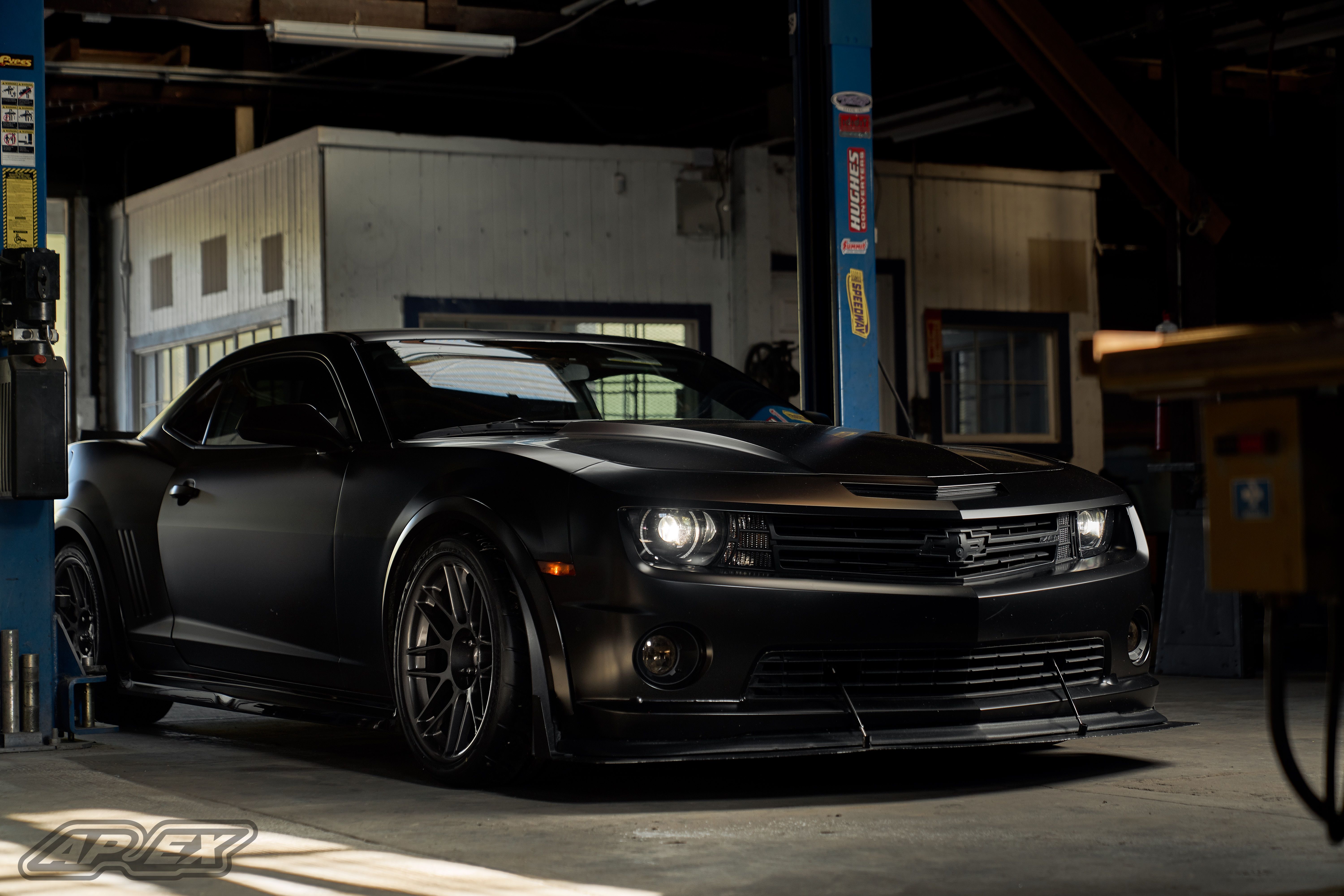 Chevrolet 5th Gen Camaro SS with 19" ARC-8 Wheels in Anthracite
