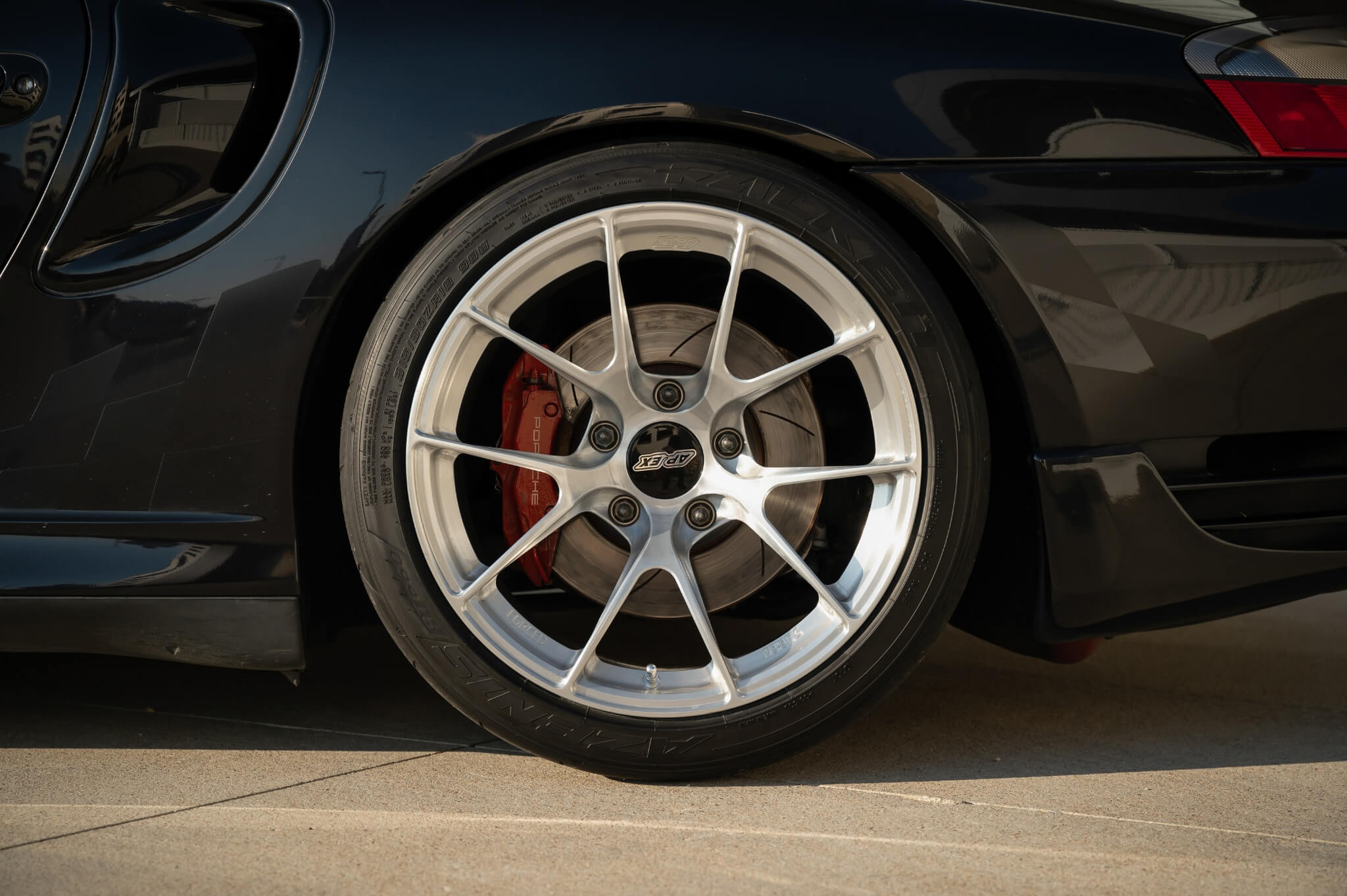 Porsche 911 996 Turbo with 18" VS-5RS Wheels in Brushed Clear