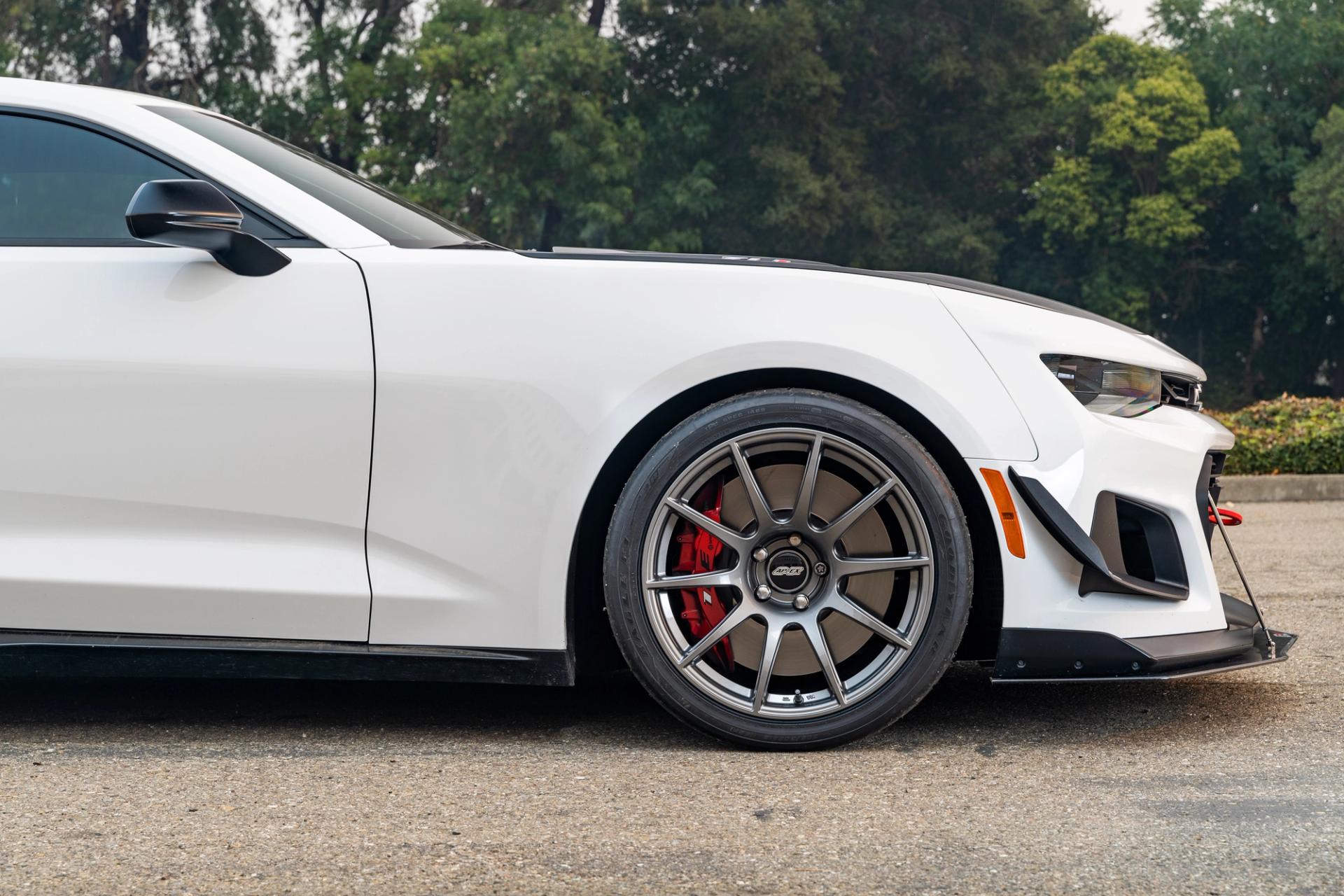 Chevrolet 6th Gen Camaro ZL1 1LE with 19" SM-10 Wheels in Anthracite