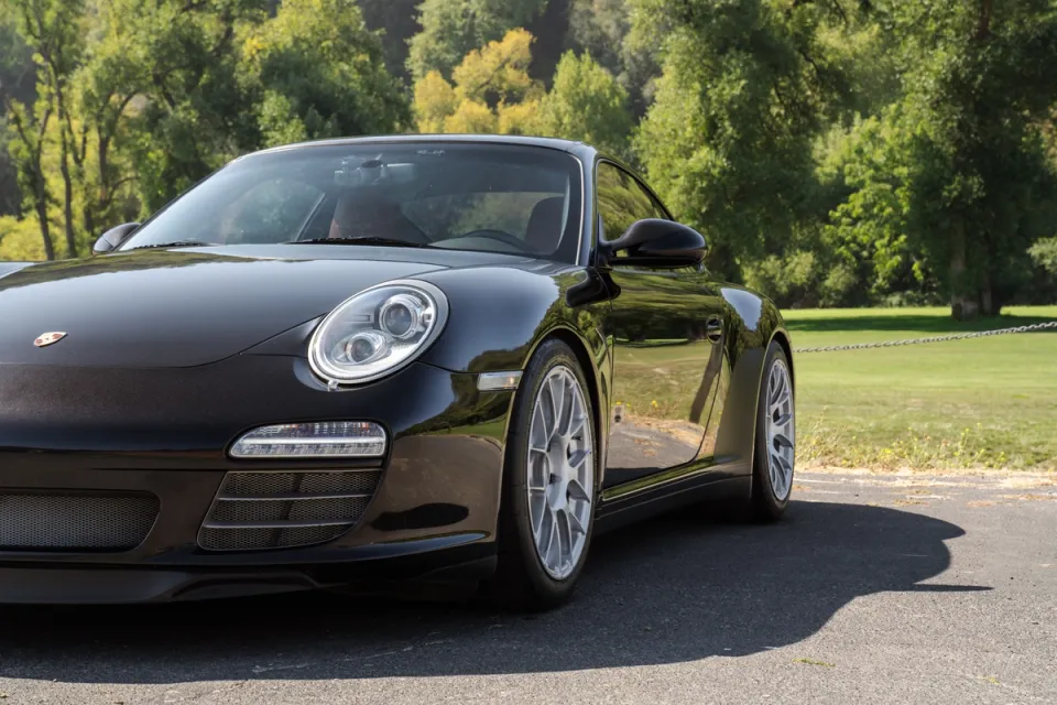 Porsche 911 997 Carrera 4S with 18" EC-7RS Wheels in Race Silver