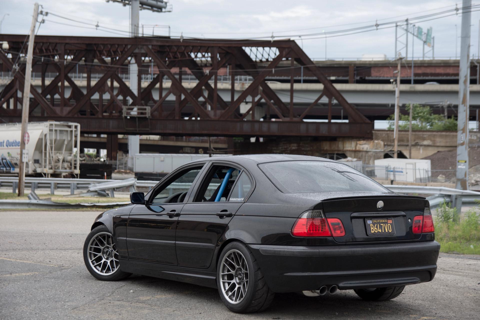 BMW E46 3 Series with 17" ARC-8 Wheels in Hyper Black