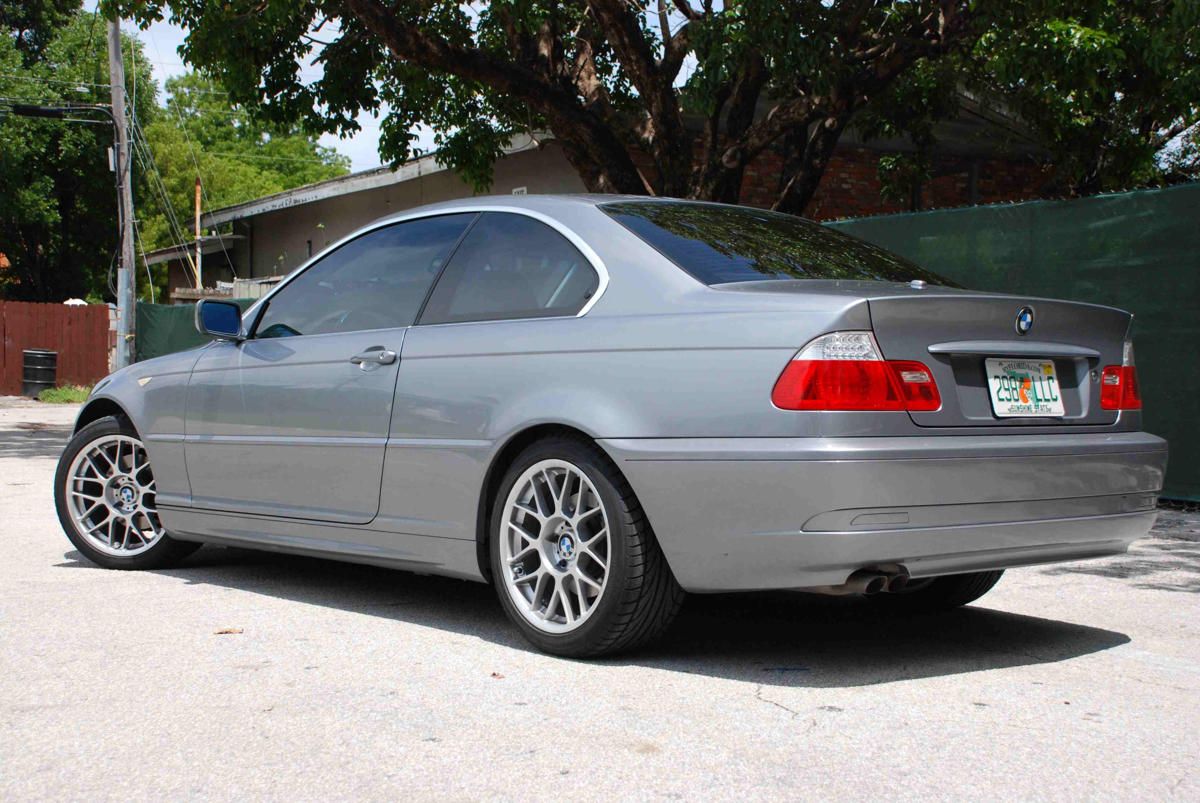 BMW E46 3 Series with 17" ARC-8 Wheels in Hyper Silver
