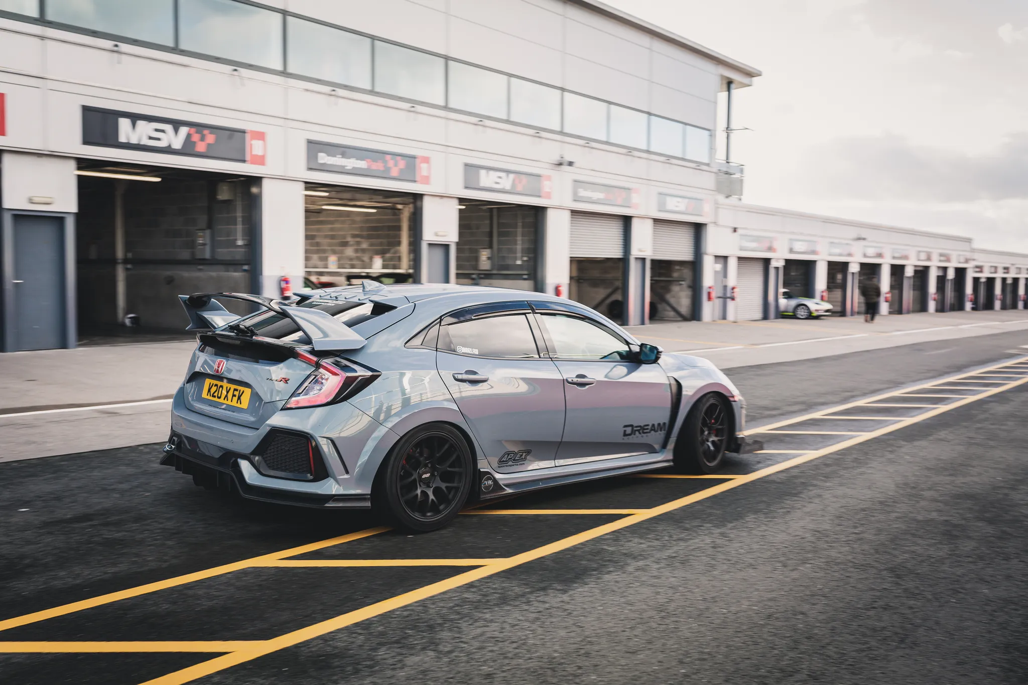 Honda FK8 Civic Type-R with 18" EC-7 Wheels in Anthracite