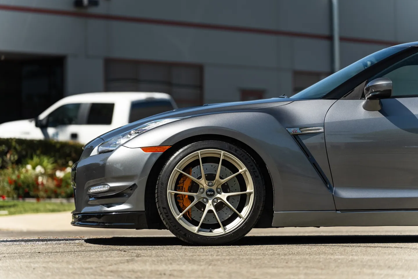 Nissan R35 GT-R Base with 20" VS-5RS Wheels in Motorsport Gold