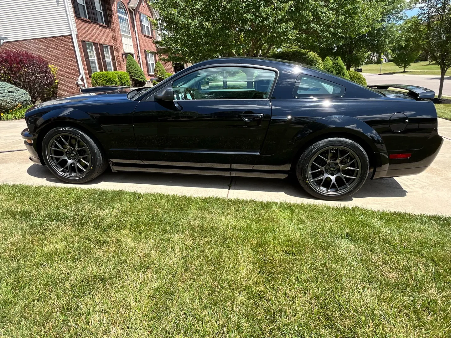 Ford S197 Mustang GT with 18" EC-7 Wheels in Anthracite