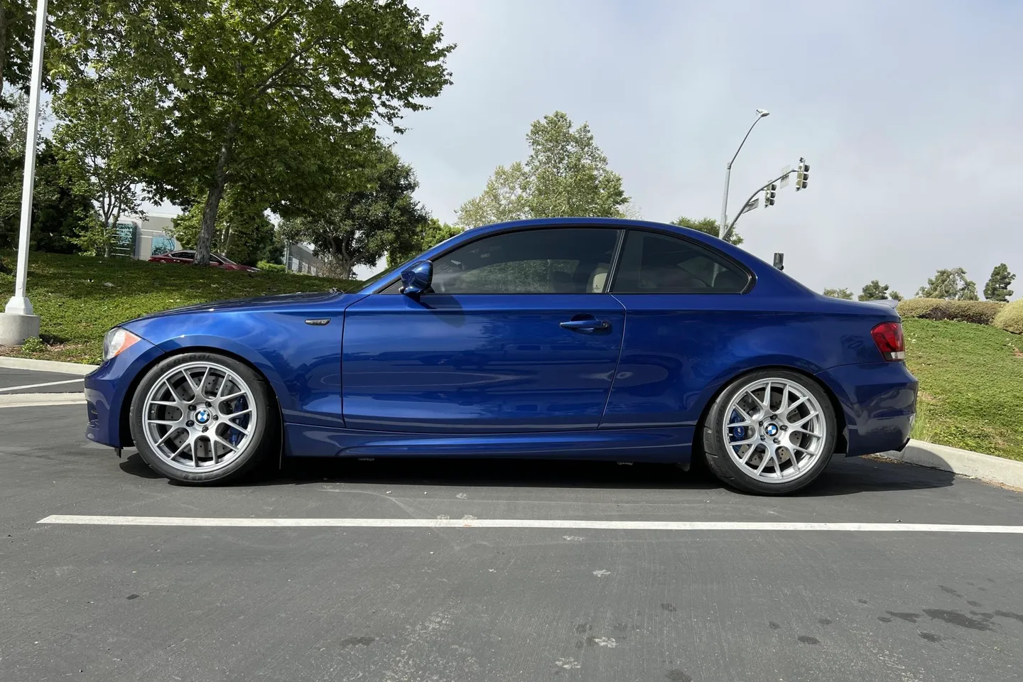 BMW E82 Coupe 1 Series with 18" EC-7 Wheels in Race Silver