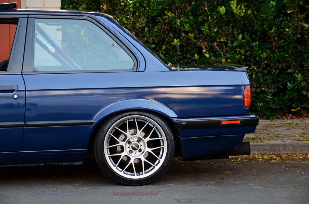 BMW E30 3 Series with 17" ARC-8 Wheels in Hyper Silver