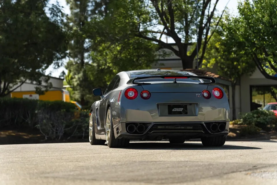 Nissan R35 GT-R Base with 20" VS-5RS Wheels in Motorsport Gold