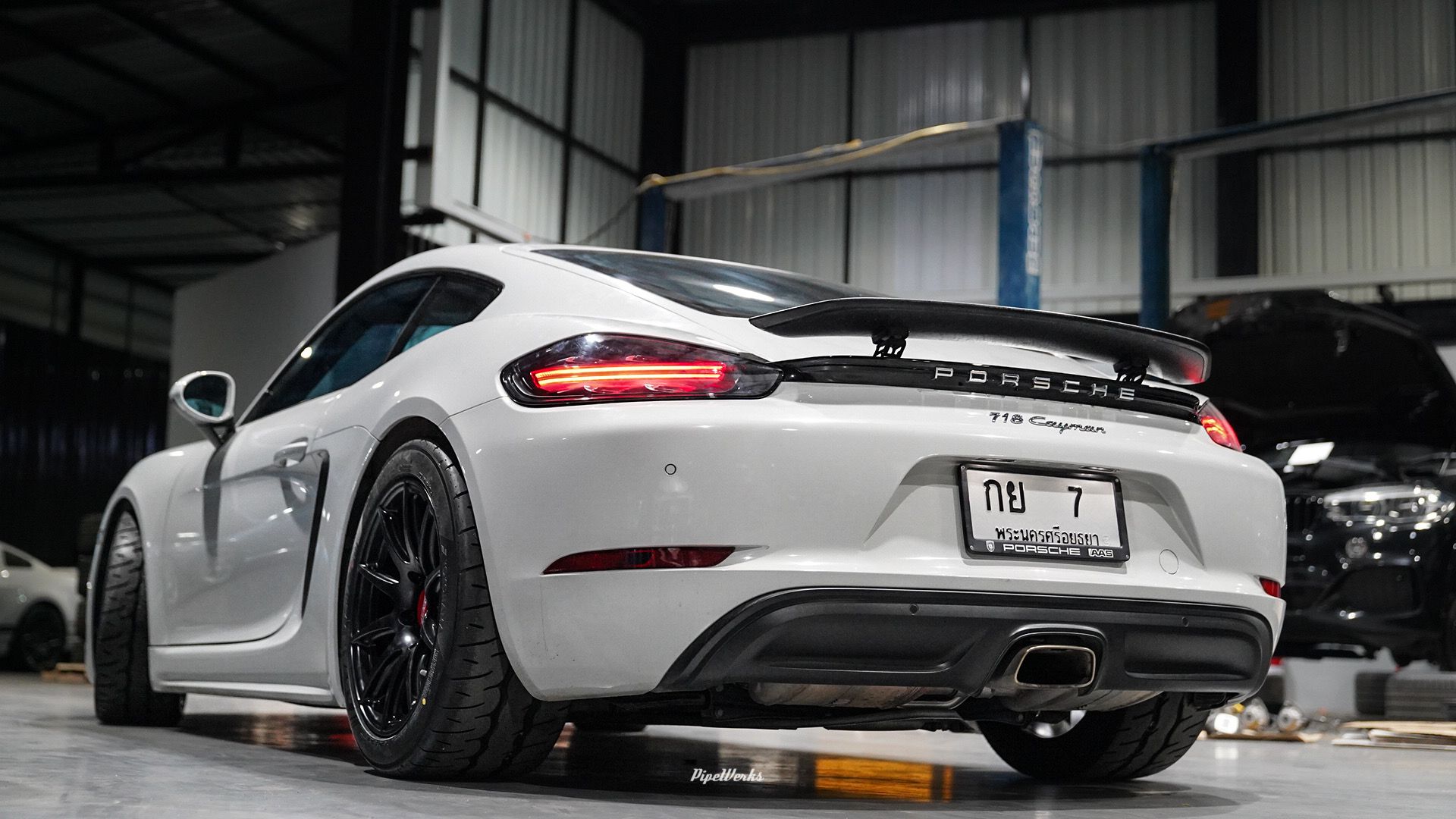 Porsche 718 Cayman Base with 18" SM-10 Wheels in Satin Black