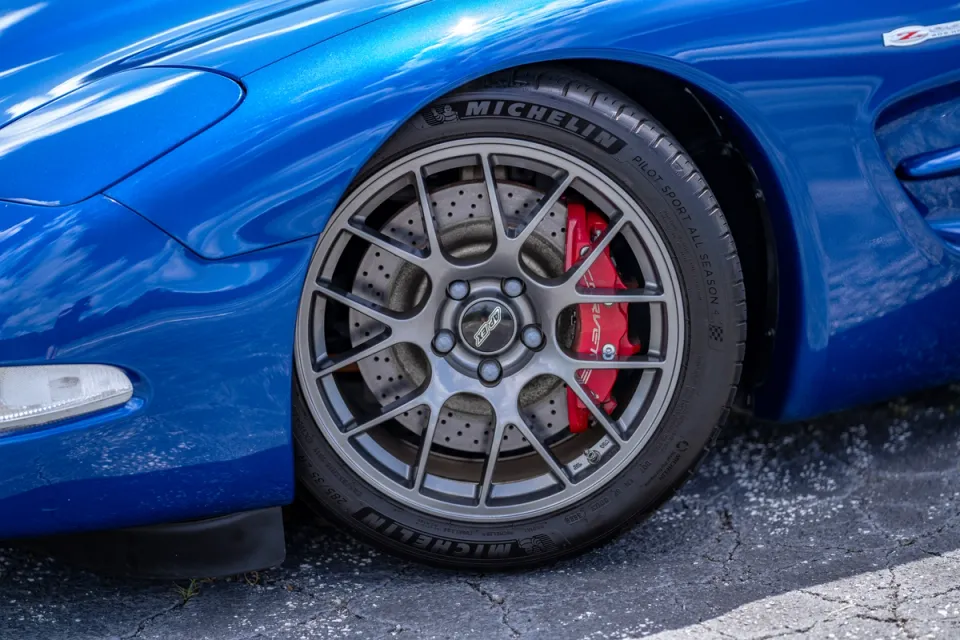 Chevrolet C5 Corvette Z06 with 18" EC-7 Wheels in Anthracite