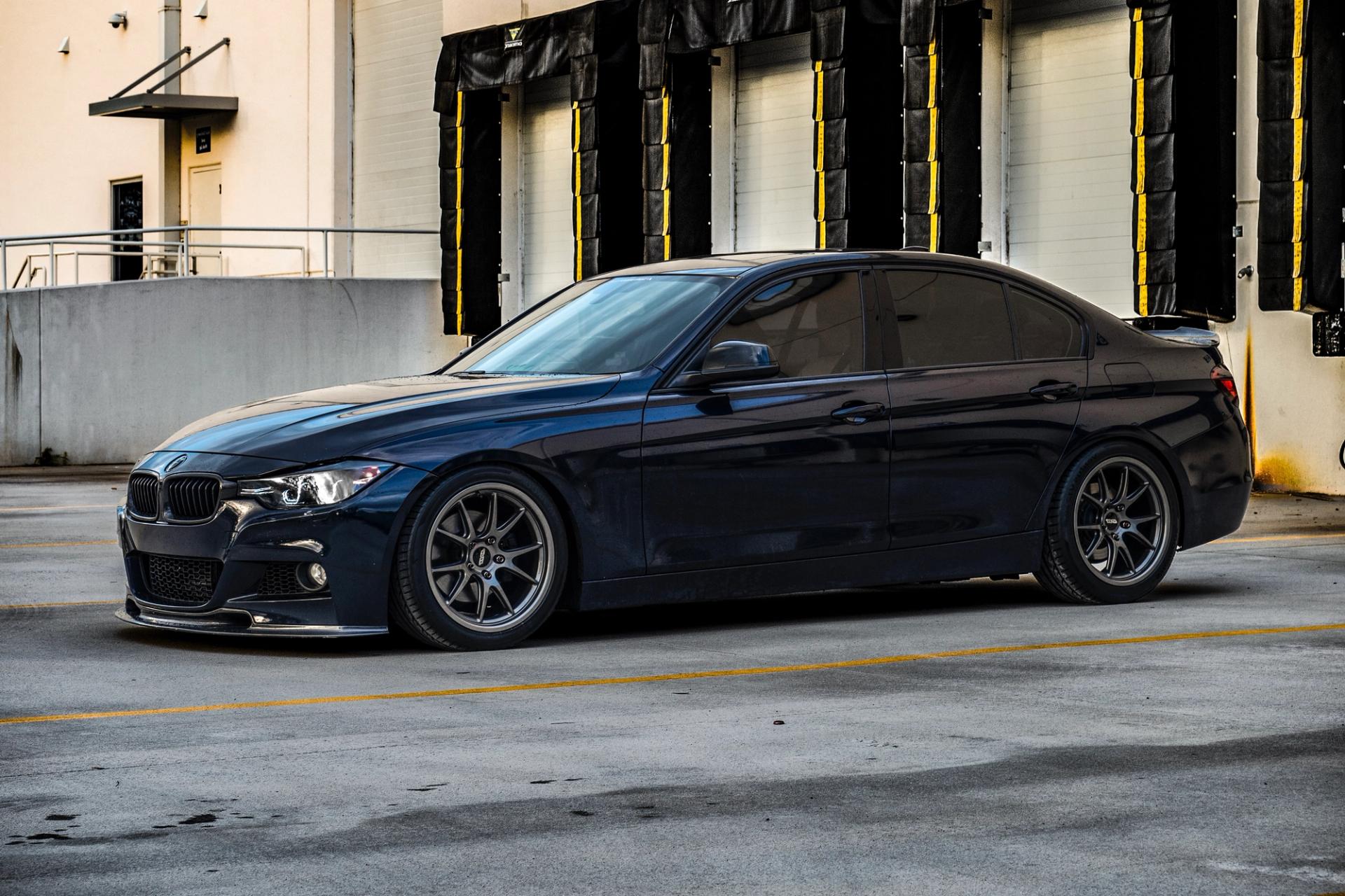 BMW F30 Sedan 3 Series with 18" FL-5 Wheels in Anthracite