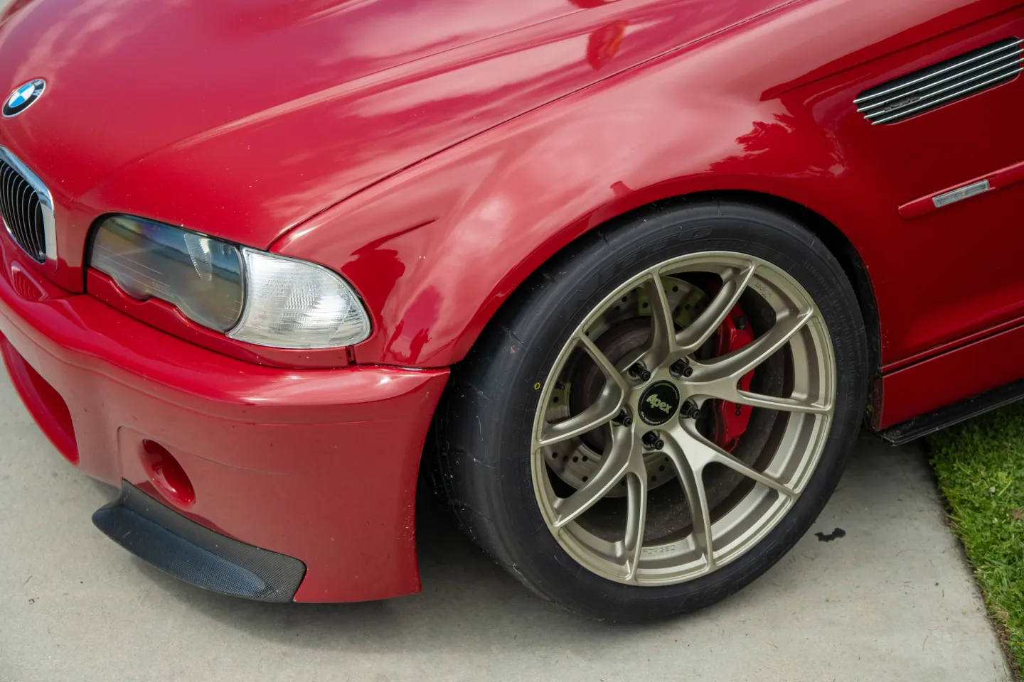 BMW E46 M3 with 18" VS-5RS Wheels in Motorsport Gold