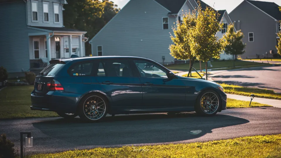 BMW E91 Wagon 3 Series with 18" ARC-8 Wheels in Anthracite