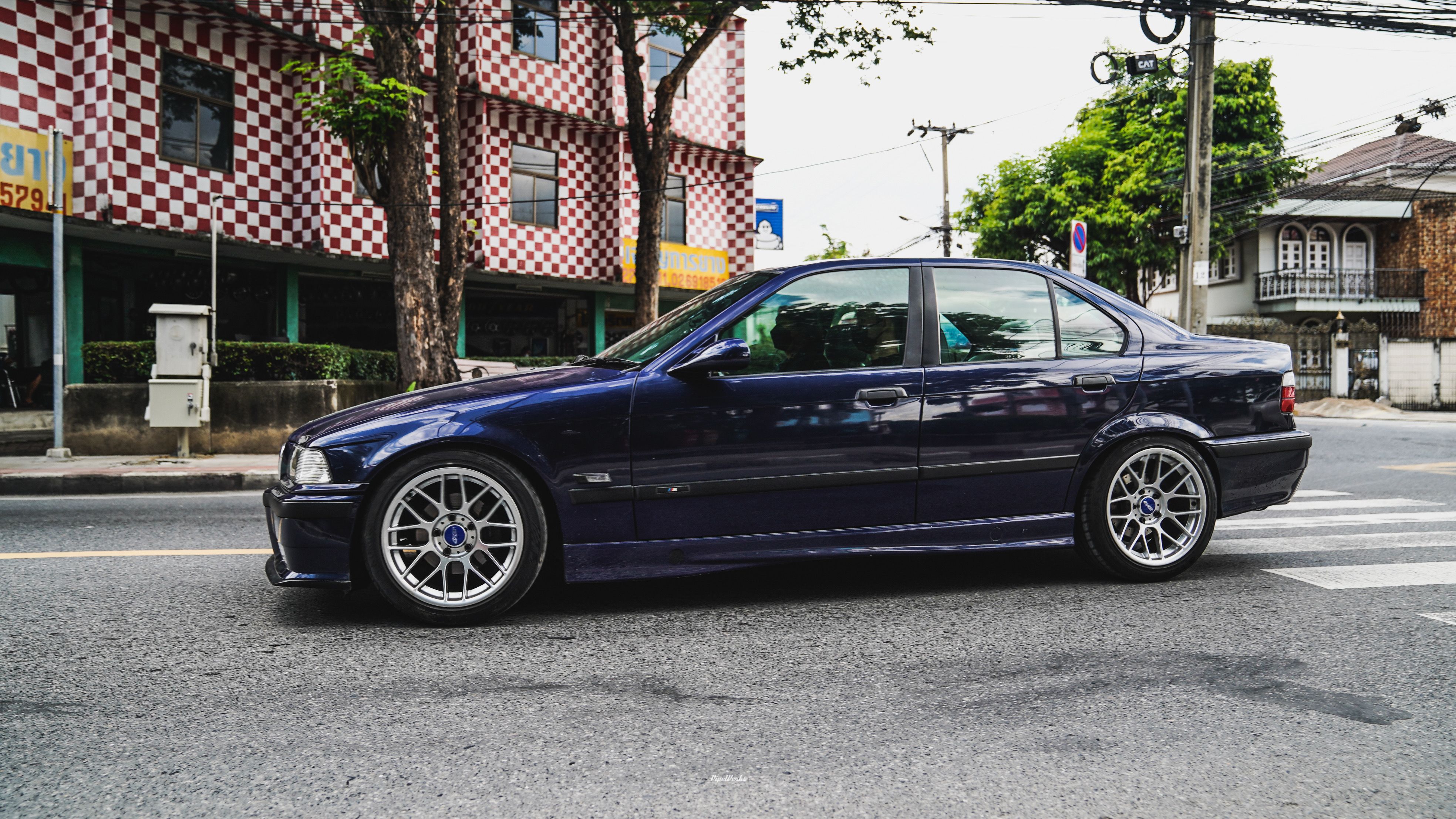 BMW E36 3 Series with 17" ARC-8 Wheels in Hyper Silver