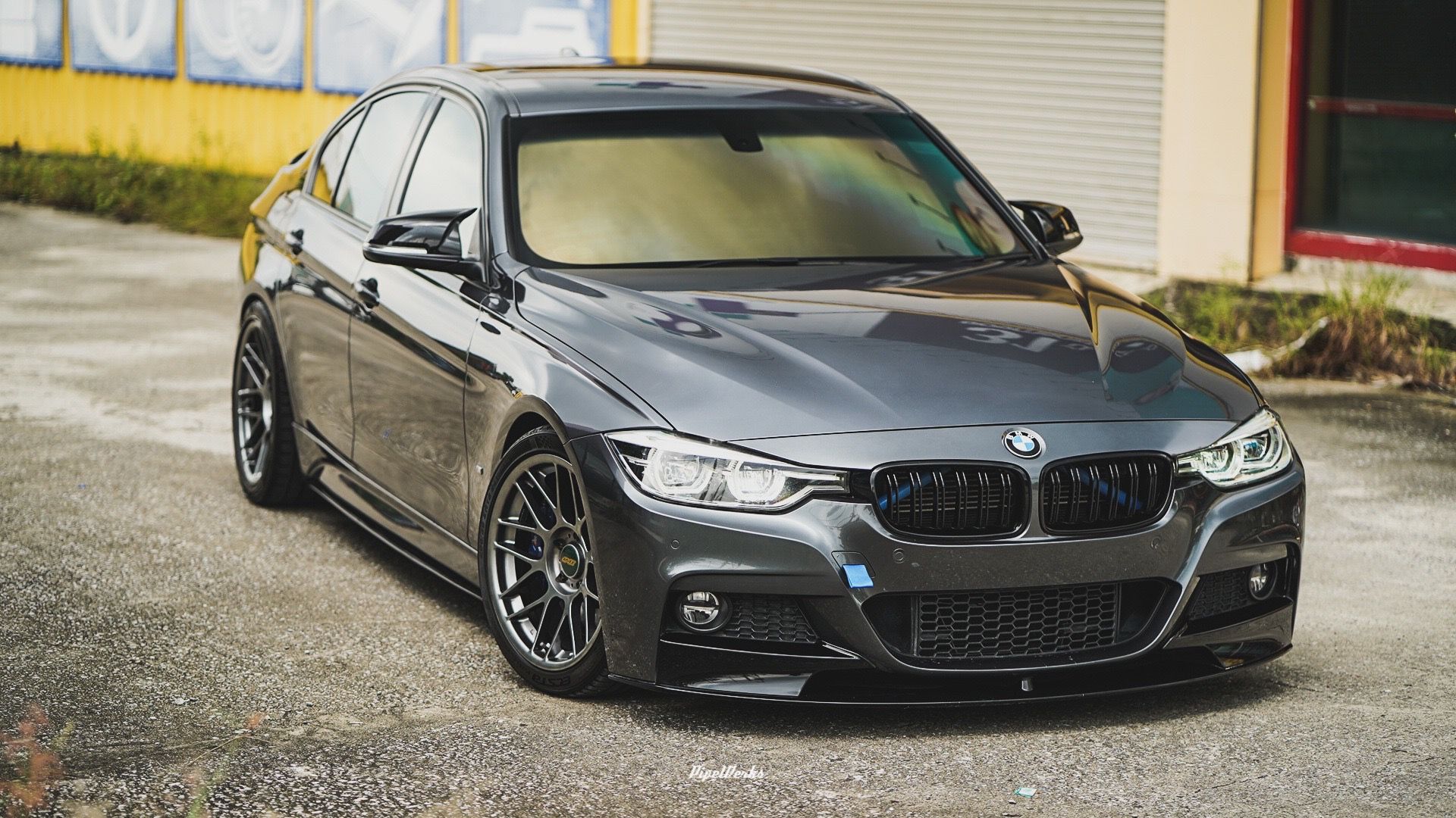 BMW F30 กับ Camry โฉมปัจจุบัน ตัวไหนภาพลักษณ์ดีกว่ากันครับ