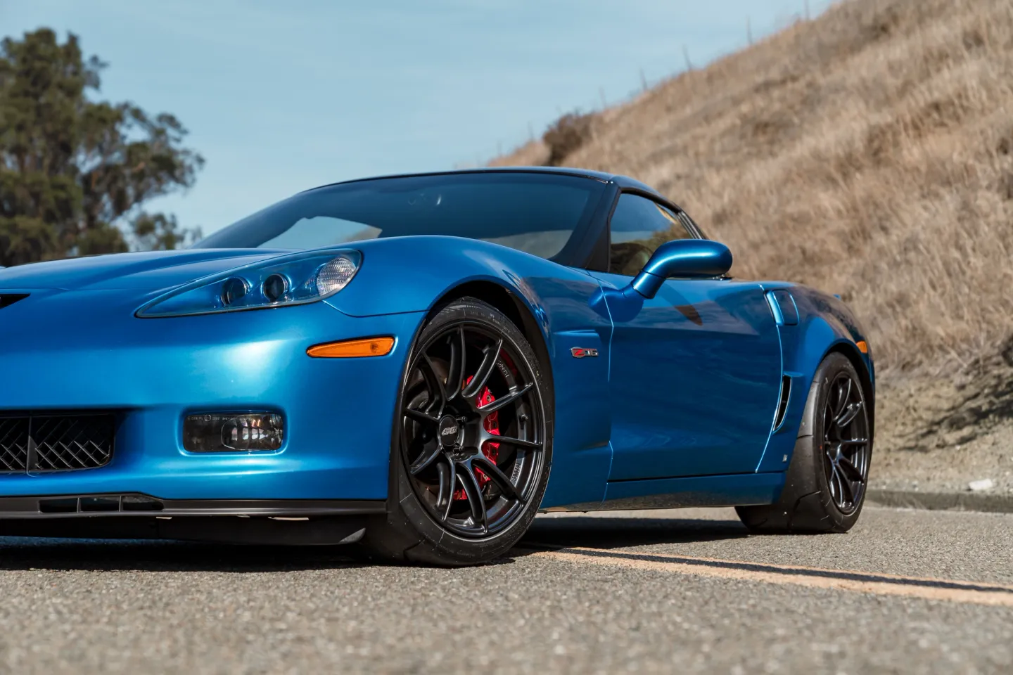 Chevrolet C6 Corvette Z06 with 18" SM-10RS Wheels in Satin Black